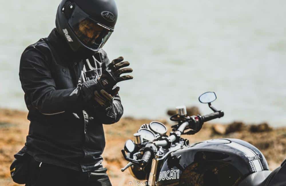 FIVE Advanced Gloves RS4 on a trip with DUCATI GT1000 - ASIA.BIKE