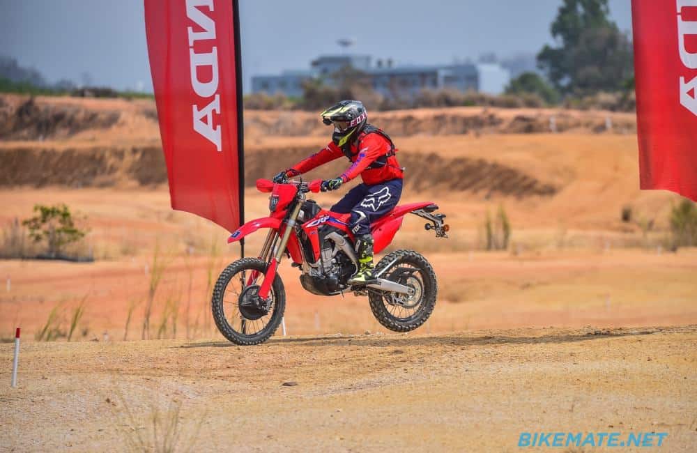FIVE MXF Pro Rider in action with Honda CRF450RL - ASIA.BIKE